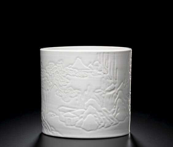 A carved and incised white brushpot, Qing dynasty, 18th century - Alain.R.Truong